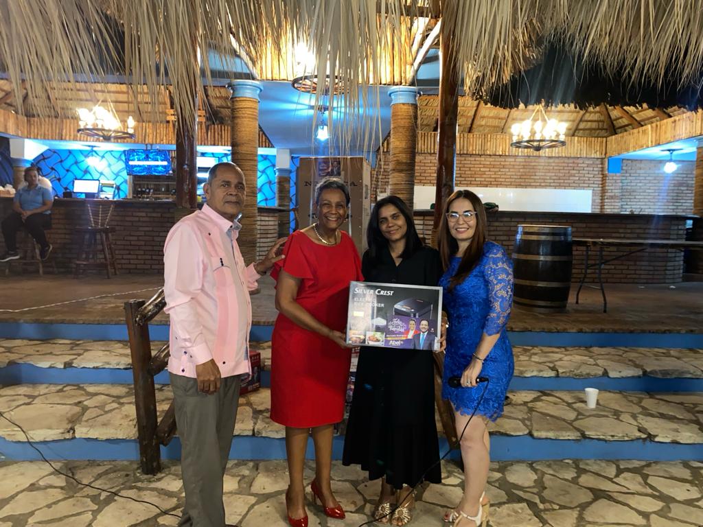 Diputada Mercedes Rodríguez comparte con periodistas