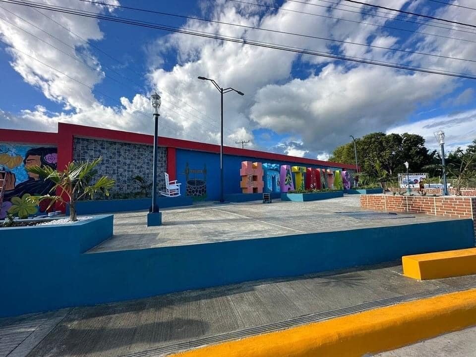 Alcaldesa de Matanzas entrega segundo parador fotográfico en su gestión